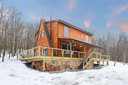 Log Homes and Log Cabins For Sale Near Pittsburgh