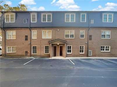 Clairmont Place Condos for Sale in Decatur | 1800 Clairmont Lake
