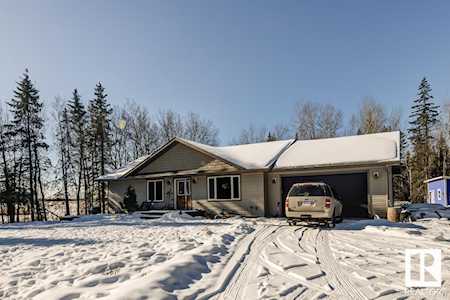 Rural Lac Ste. Anne County Alberta Homes East Facing