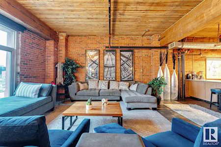 Calahoo Alberta Homes with Loft