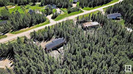 Rural Lac Ste. Anne County Alberta Homes with Separate Entrance