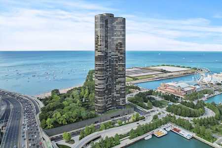 Lake Point Tower Condos of Chicago | 505 N Lake Shore Drive