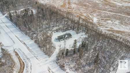 Rural Lac Ste. Anne County Alberta Homes with Private Setting