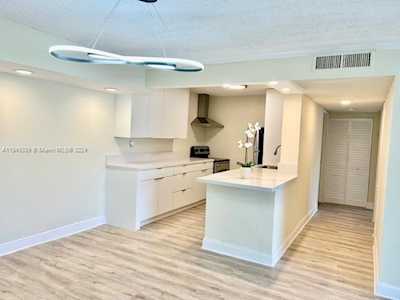 Lincoln Bay Towers Condos for Sale | 1450 Lincoln Rd