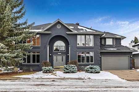 Calgary Homes with Swimming Pools For Sale