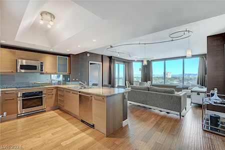 Turnberry Towers Condos 2+ Bedrooms