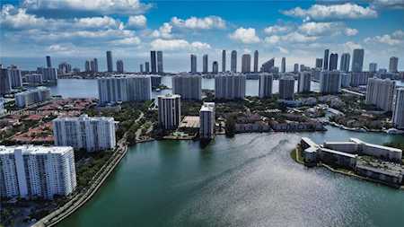 Commodore Plaza Condos For Sale In Aventura, FL