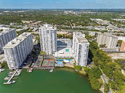 Commodore Plaza Condos For Sale In Aventura, FL