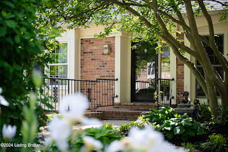 Coach Gate Condos for Sale - Louisville, KY 40207 Real Estate