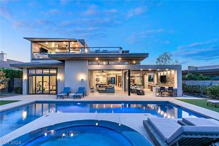 Las Vegas Luxury Homes with a Pool
