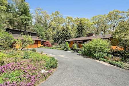 Mid-Century Modern Style Homes for Sale in Massachusetts - Signal Real ...