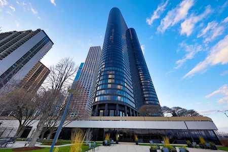 Harbor Point Condos of Chicago | 155 N Harbor Drive