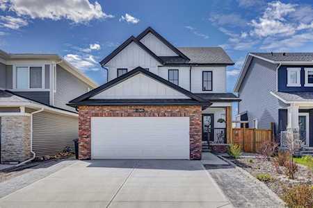 Reasons To Live In A Calgary Satellite Town