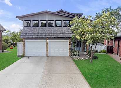 Calgary Homes with Swimming Pools For Sale