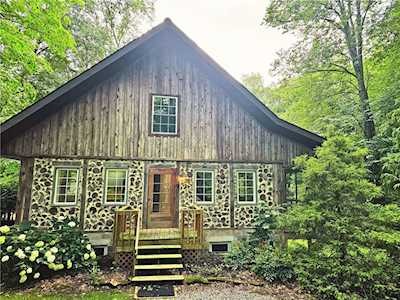 Log Homes and Log Cabins For Sale Near Pittsburgh