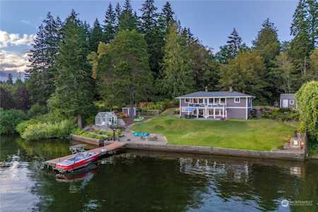 Waterfront Homes with Docks for Sale in Puget Sound