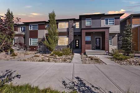 Difference Between Calgary Condos and Townhouses