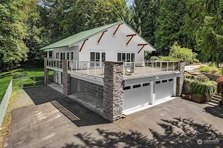 Redmond Homes with Swimming Pools For Sale