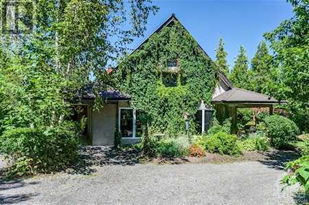 Ottawa Homes With Acreage For Sale - Ottawa Acreage Properties