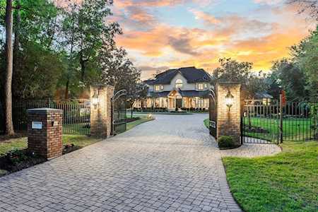 Gated Neighborhoods In and Around The Woodlands, Texas
