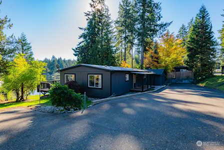 Lake Symington Waterfront Homes (Local Waterfront Specialists)