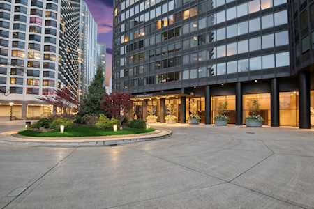 Harbor Point Condos of Chicago | 155 N Harbor Drive