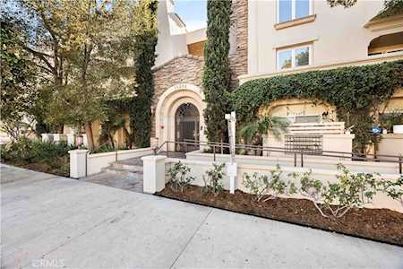 Villa Trevi | Sherman Oaks Condos | 15206 Burbank Blvd Sherman Oaks, CA 91411