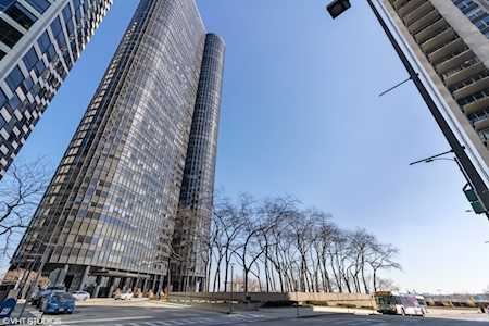 Harbor Point Condos of Chicago | 155 N Harbor Drive