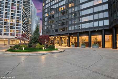 Harbor Point Condos of Chicago | 155 N Harbor Drive