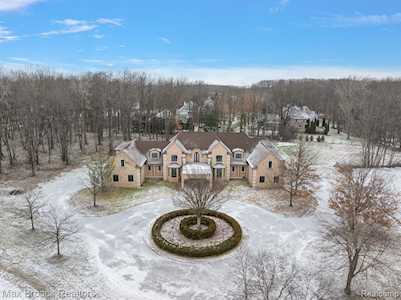 Elegant Custom Home For Sale in Novi MI - 50985 Sunday Dr
