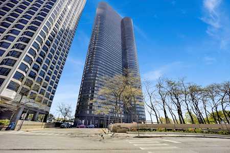 Harbor Point Condos For Sale Chicago, IL | 155 N Harbor Dr
