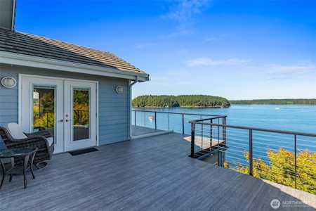 Steamboat Island Waterfront Homes (Local Waterfront Specialists)