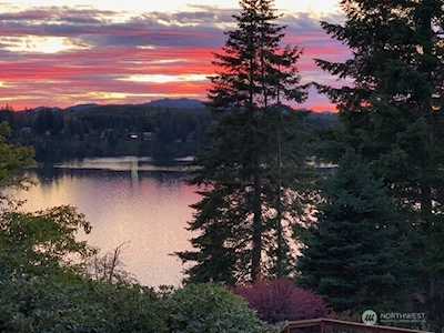 Steamboat Island Waterfront Homes (Local Waterfront Specialists)