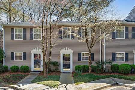 Clairmont Place Condos for Sale in Decatur | 1800 Clairmont Lake