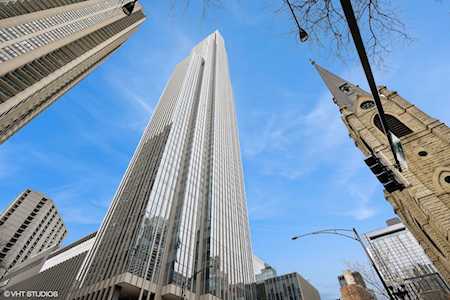 One Chicago Condos of Chicago |14 W Superior Street