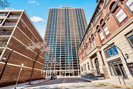 Kennelly Square Condos of Chicago | 1749 N Wells St