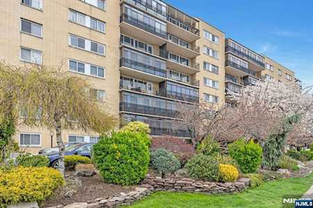 Bridge Plaza Condos For Sale Fort Lee - 2185 Lemoine Avenue Real Estate