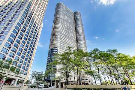 Harbor Point Condos of Chicago | 155 N Harbor Drive
