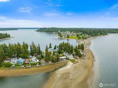 Steamboat Island Waterfront Homes (Local Waterfront Specialists)