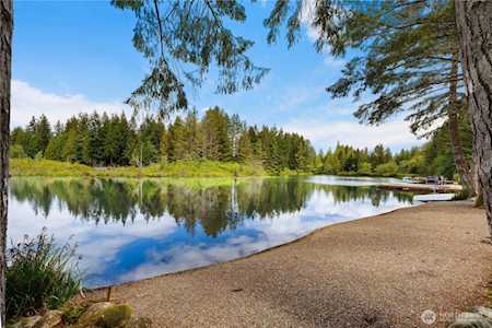 Lake Limerick Waterfront Homes (Local Waterfront Specialists)