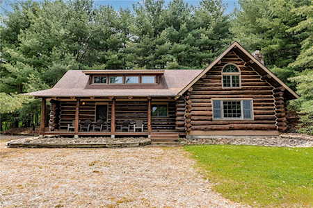 Log Homes and Log Cabins For Sale Near Pittsburgh