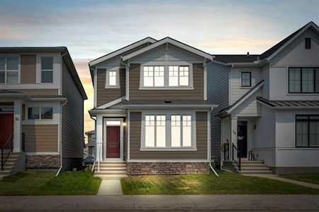 Calgary Homes with Swimming Pools For Sale