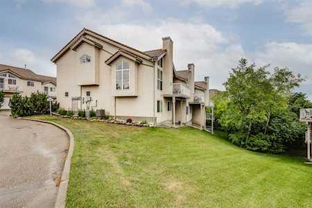 Difference Between Calgary Condos and Townhouses