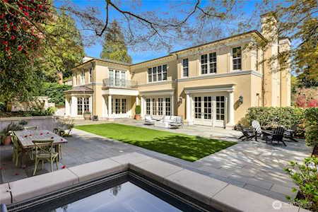 What to Know About Living in Seattle's Broadmoor