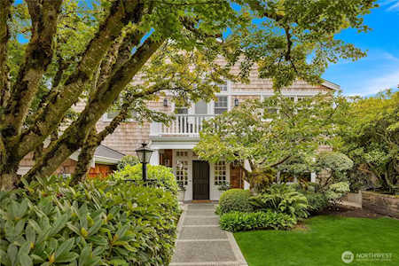 What to Know About Living in Seattle's Broadmoor