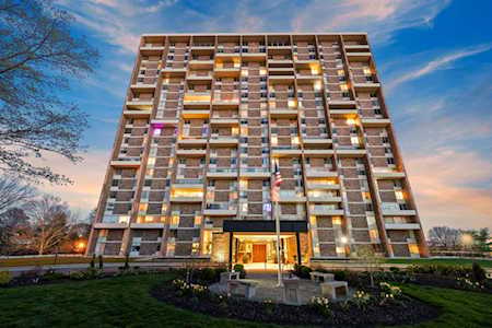 Summit Chase Condos For Sale - 1000 Urlin Avenue Grandview Heights, Ohio