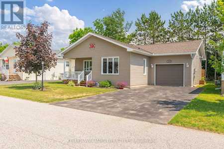Living in or Moving to Strathroy, Ontario: Complete Guide