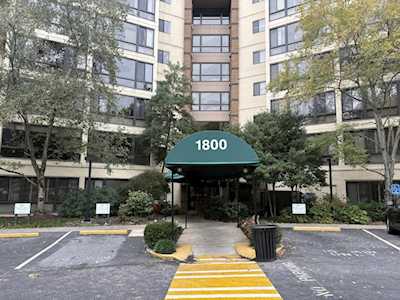 Clairmont Place Condos for Sale in Decatur | 1800 Clairmont Lake