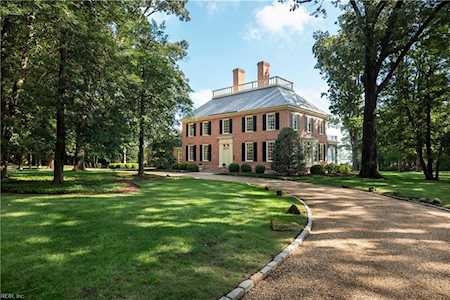 Bay Colony, The Best Neighborhoods in Virginia Beach
