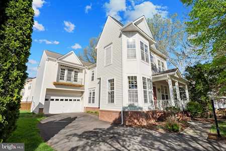 Broadlands Community Guide: Homes, Amenities & Lifestyle in Ashburn, VA